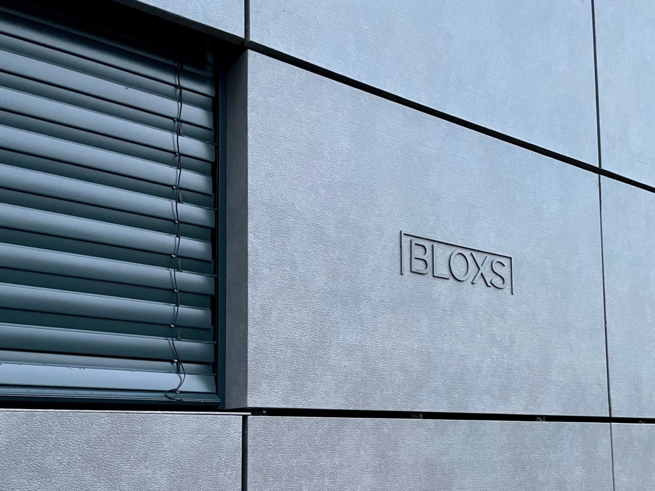 BLOXS - Premium modular houses to go in solid wood construction