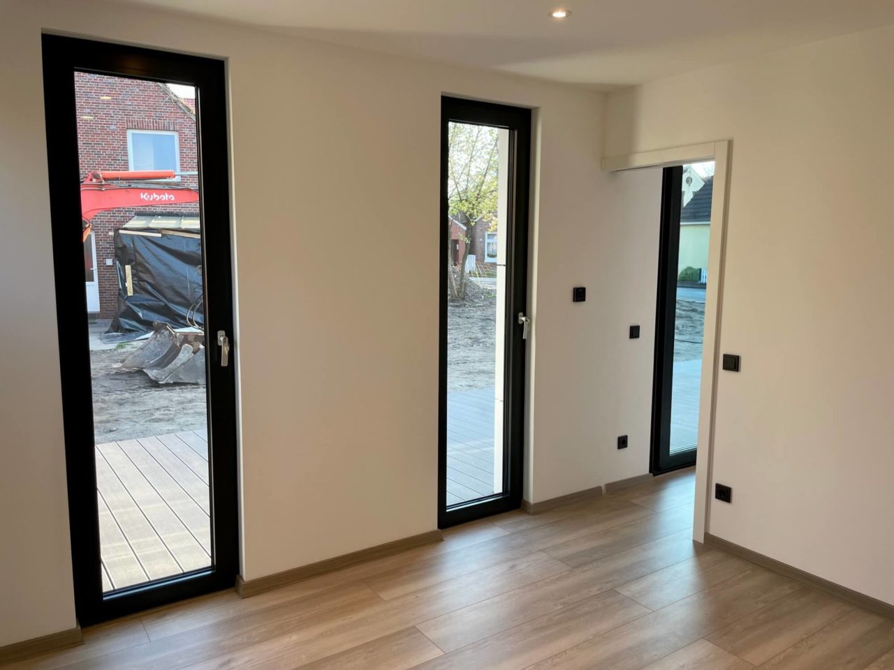 BLOXS - Premium modular houses to go in solid wood construction